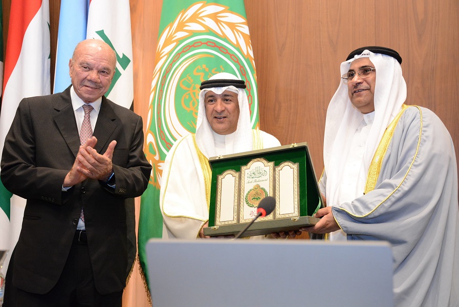 Speaker of the Arab Parliament Honours His Excellency the GCC Secretary ...